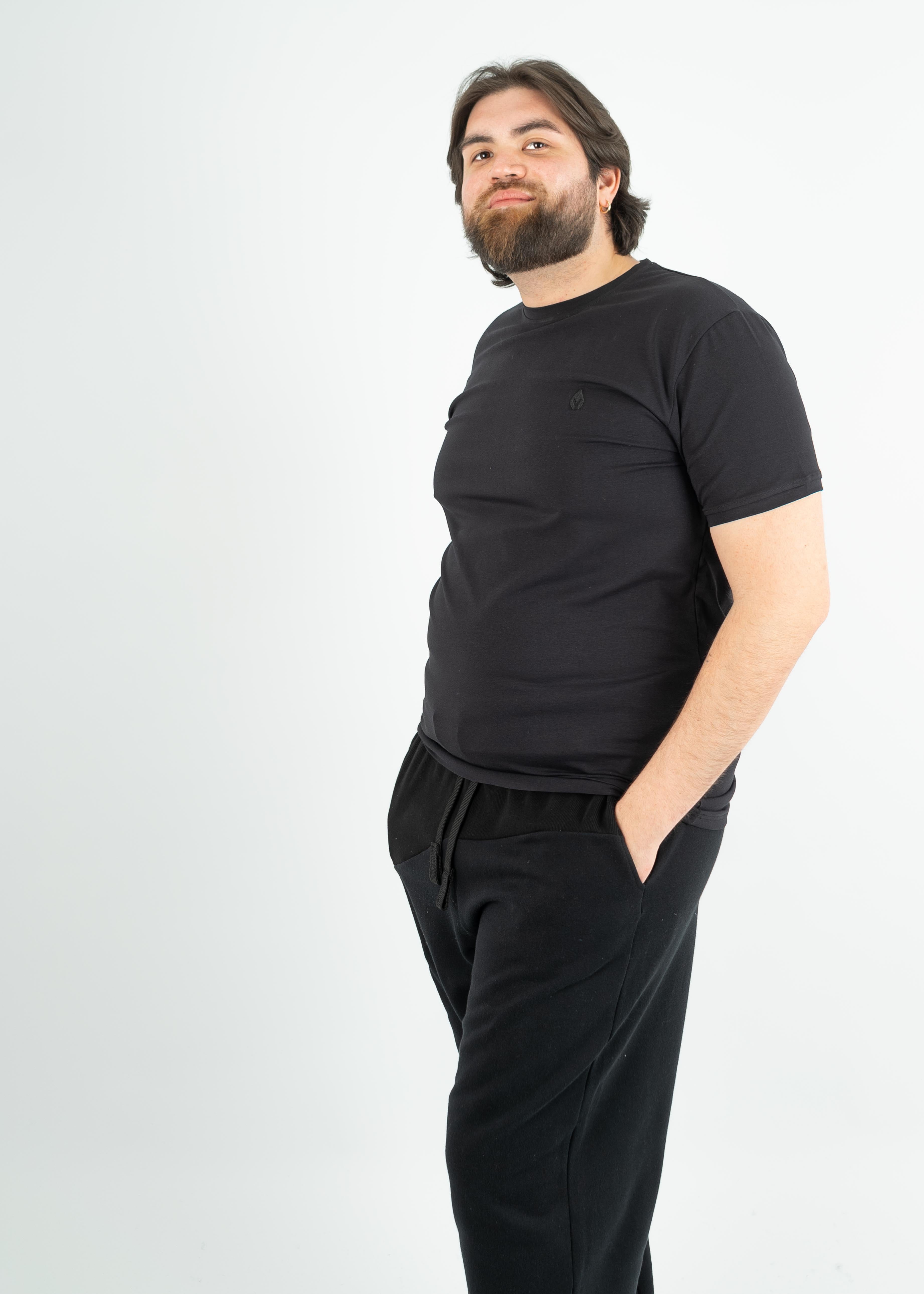 Große Größen | Jogginghose SUNDAG+ Black/Black – NOORLYS GmbH